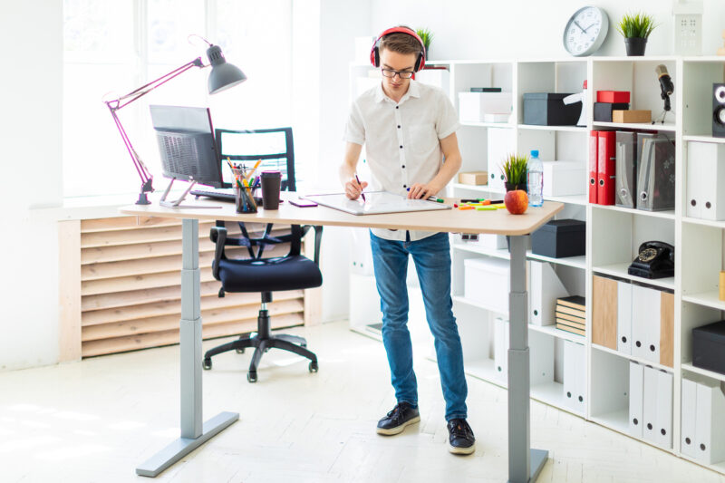 Common Mistakes To Avoid When Using A Standing Desk • Northern Life